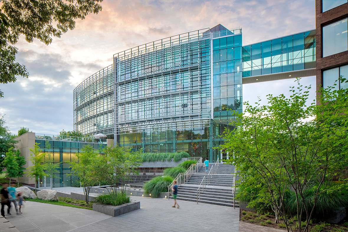 Simons Center for Geometry and Physics Flourishes at Intersection of ...